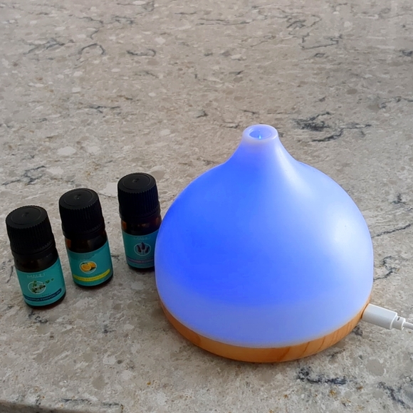 Mahli | Accents | Oil Diffuser With Color Changing Lights | Poshmark